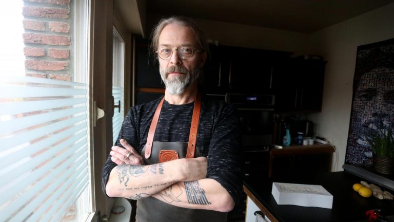 Chef Simon, ses recettes sont vues par des millions de personnes chaque ...