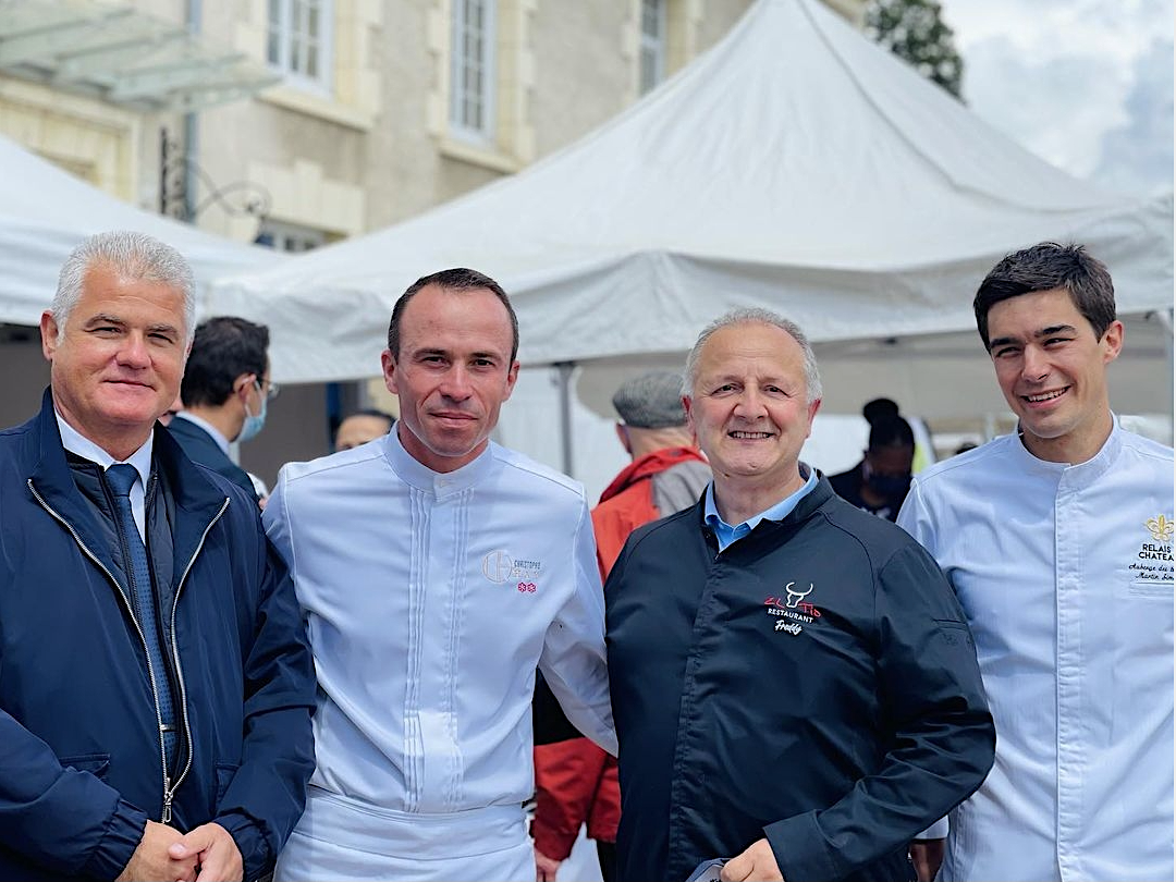 Les chefs Christophe Hay et Bernard Vaussion parrainaient ce lundi le ...