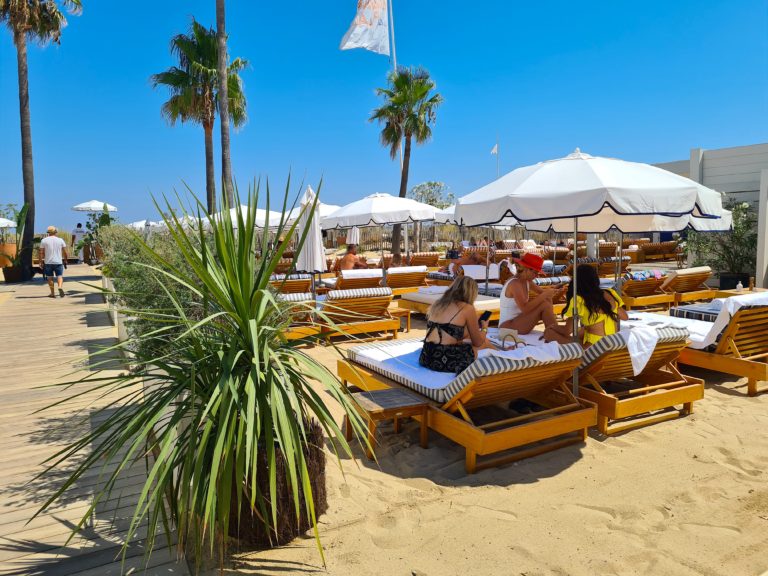 Bagatelle Saint-Tropez - L'expérience restaurant de plage réussie - Le chef Rocco Seminara aux ...