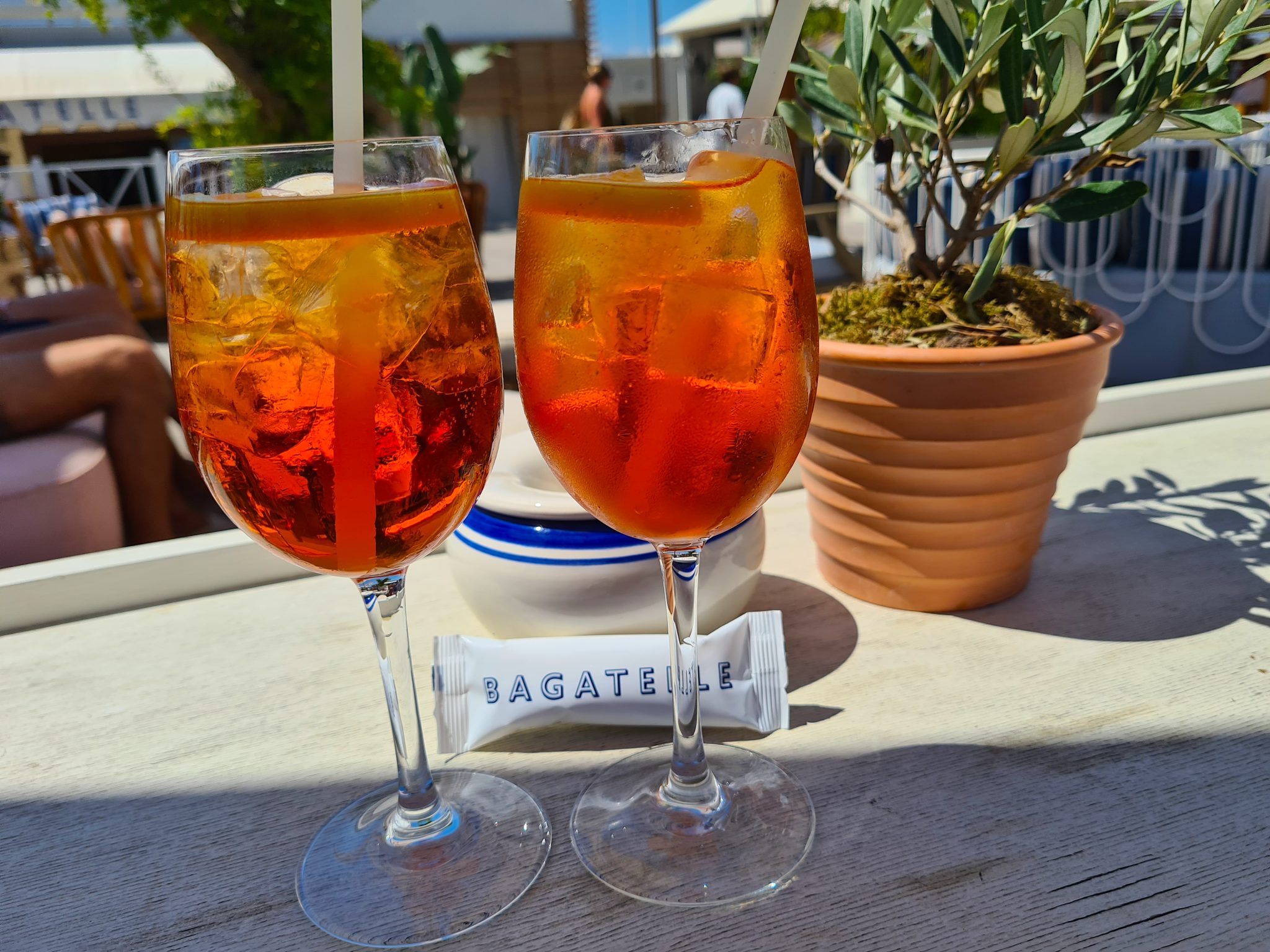 Bagatelle Saint-Tropez - L'expérience restaurant de plage réussie - Le ...