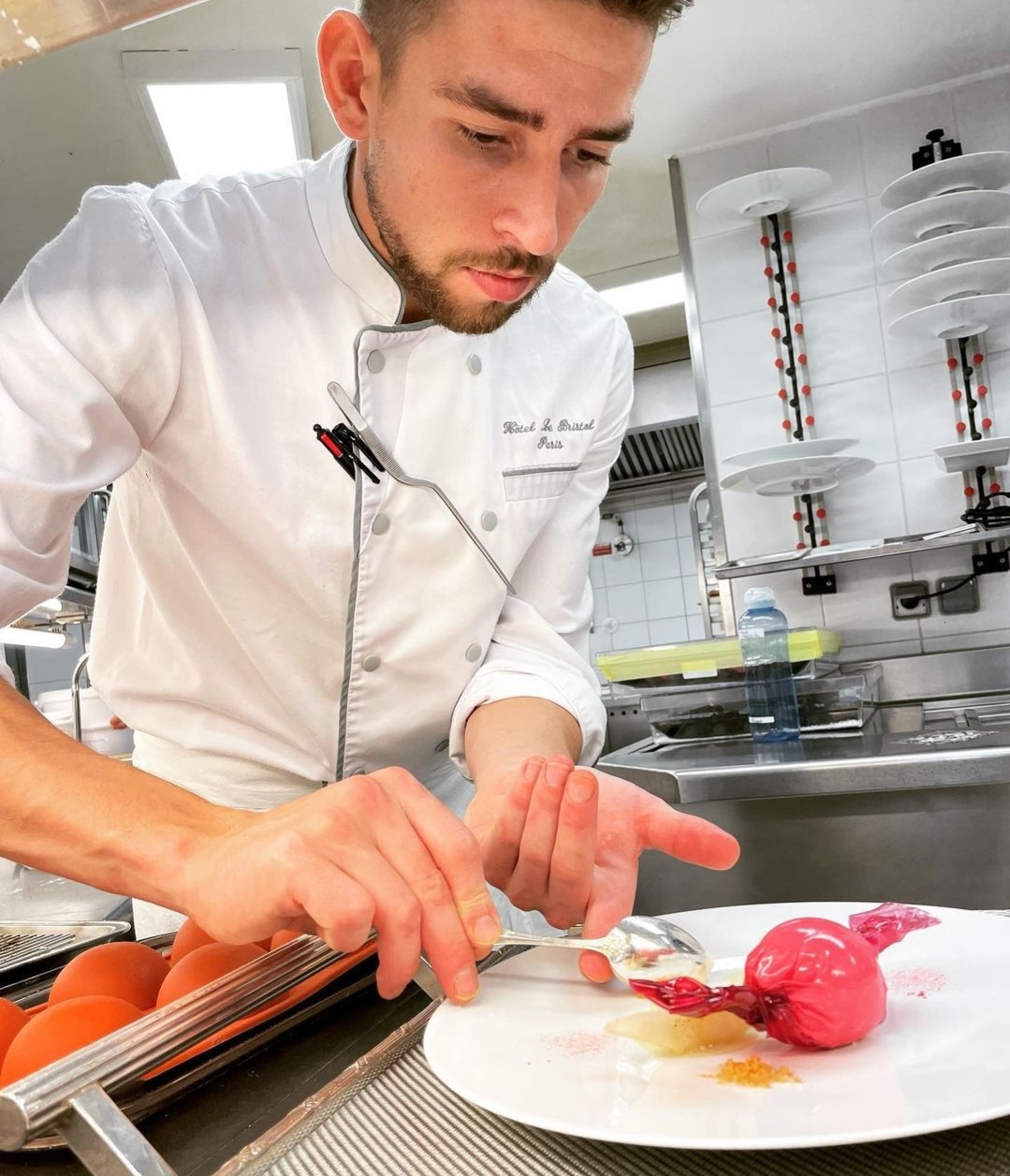 Yu Tanaka devient le chef pâtissier exécutif du Bristol Paris et ...